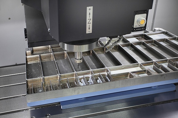 Dormac CNC Solutions - Verticale freesmachine DNM 750 - DNM 750L ...